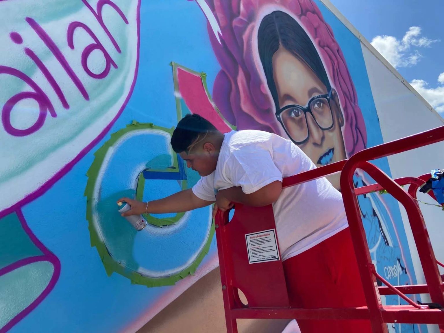 Texas artists honor the Uvalde victims with 21 murals they hope will ...