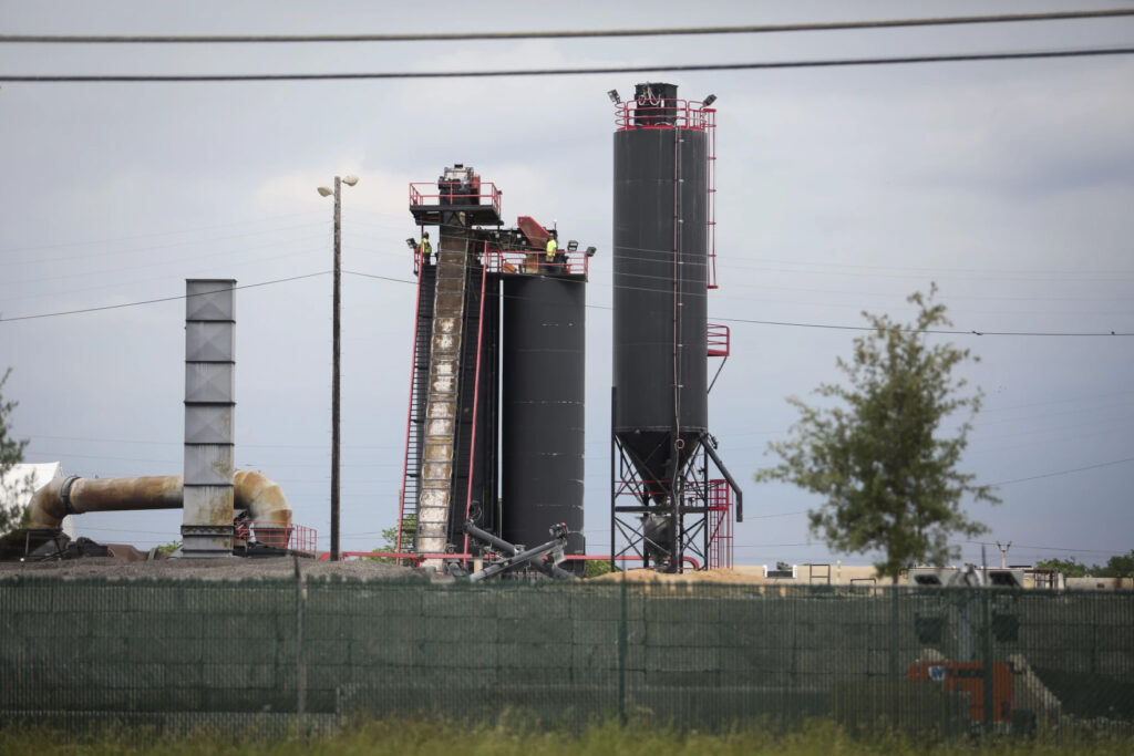 Texas asphalt plants operate with limited oversight — and communities ...