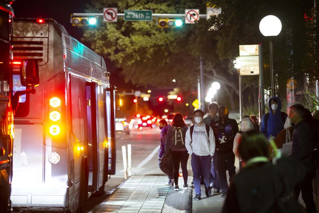 Austin’s shift to electric buses is plagued by vehicle glitches and ...