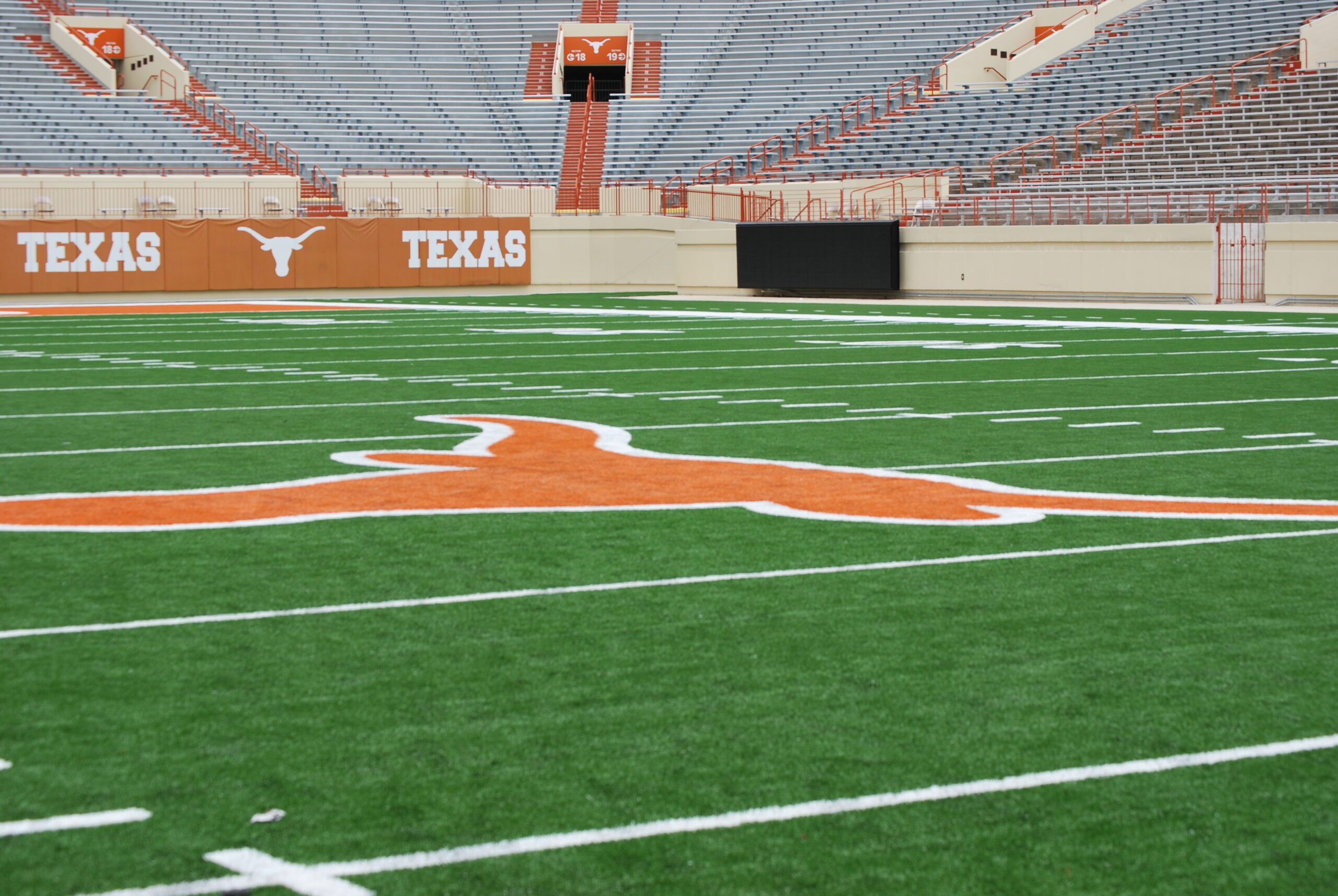 Disruption in Texas-Georgia game lands $250,000 fine for UT-Austin ...
